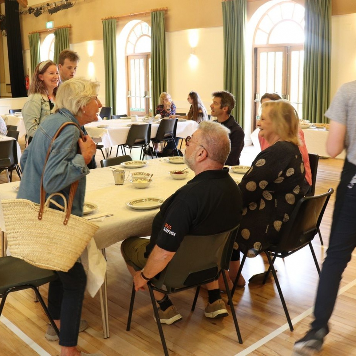 College’s Lunch Service Receives Vicar’s Blessing - Aurora