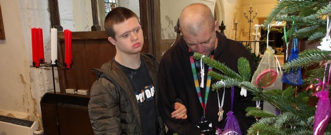 Aurora Meldreth Manor pupils enjoy festive spirit - Aurora